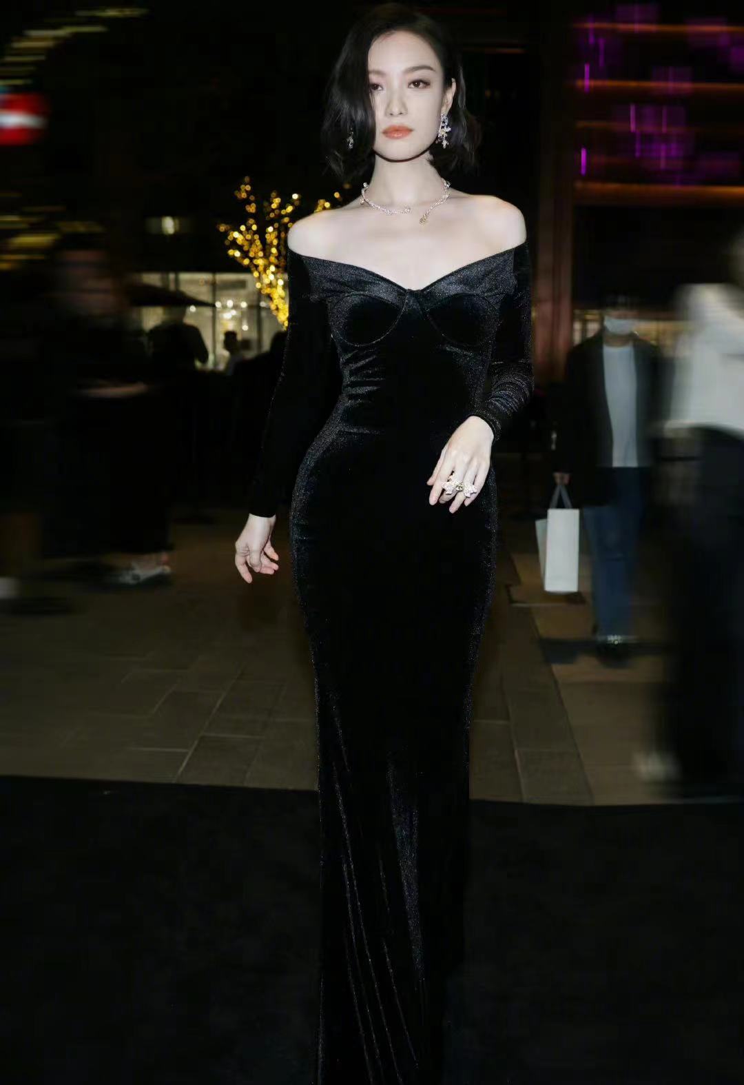 The gossip media exposed love melons, the first-line "seeking girls", Zhou Dongyu or Ni Ni are ...