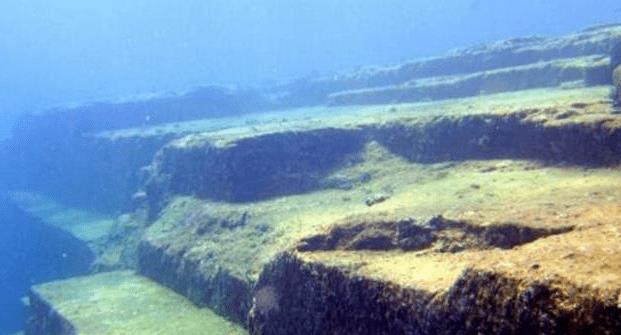 It turned out that a huge "runway" appeared at a depth of 1830 meters ...