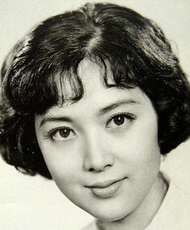 Gong Xue, the first beauty in the 1980s, ruined her career because of ...