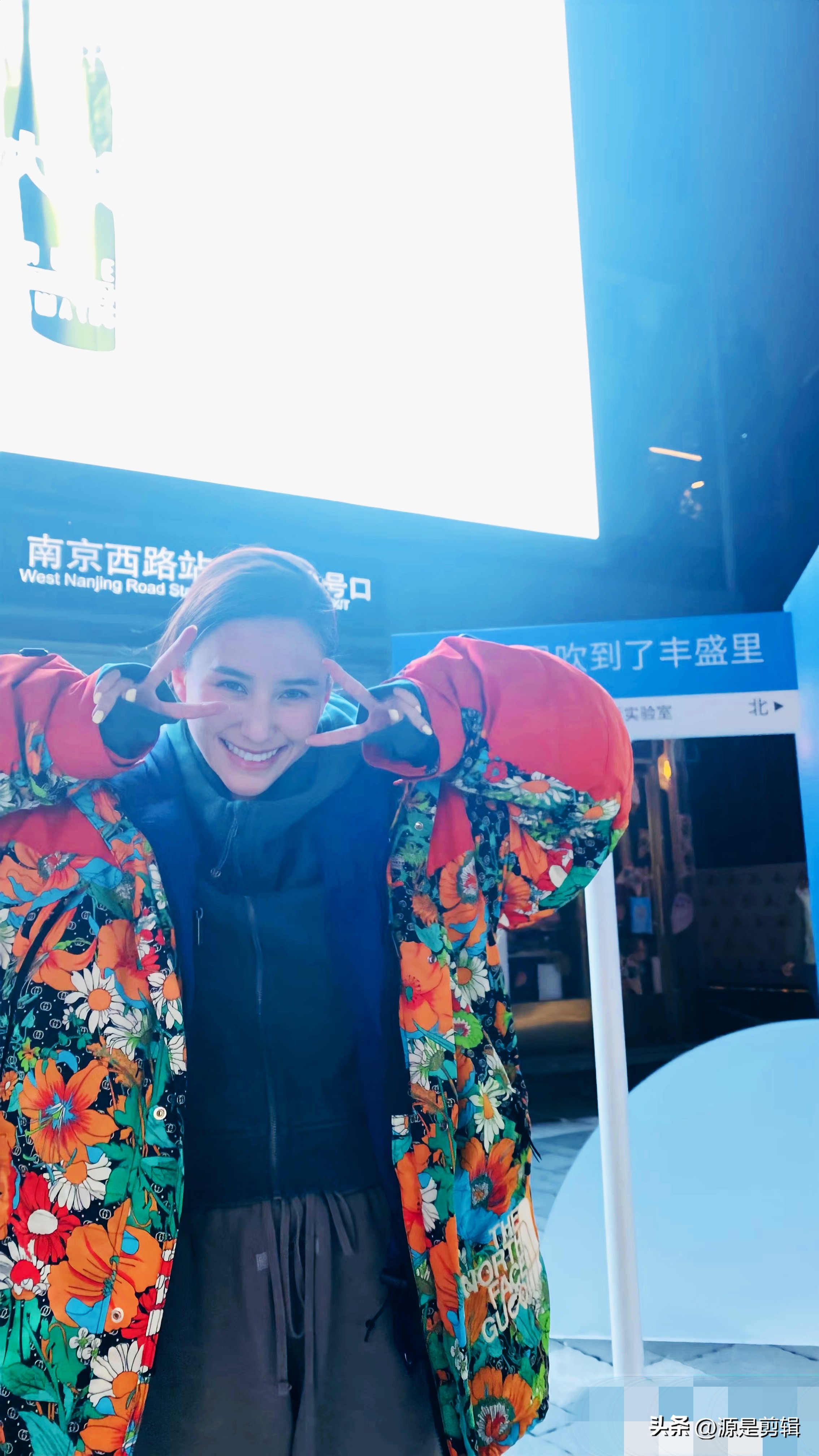 Appreciation of cute and charming photos of He Chaolian in floral dress ...