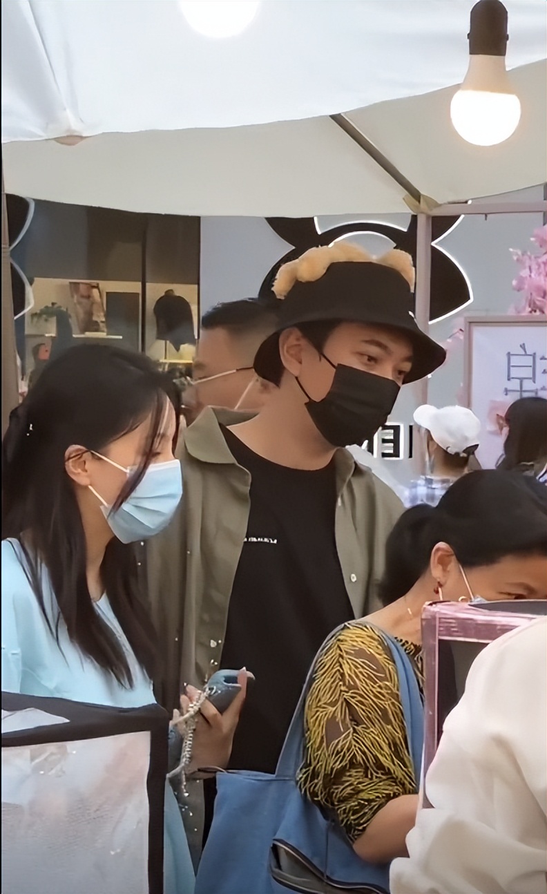 Wang Sicong was surprised to see Taikoo Li, he is low-key and very down ...