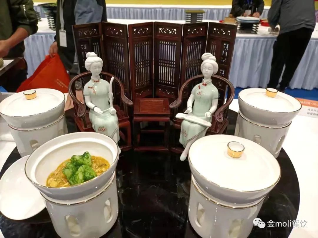 Xikang Hotel's signature dish, crab powder, emerald shrimp, is pleasing ...