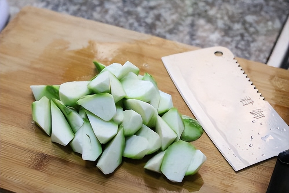 The loofah and it are a natural match, and restaurants can't eat it ...