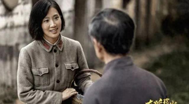 Guo Xinyan plays Mao Zemin's wife in "The Great Road". She is beautiful ...