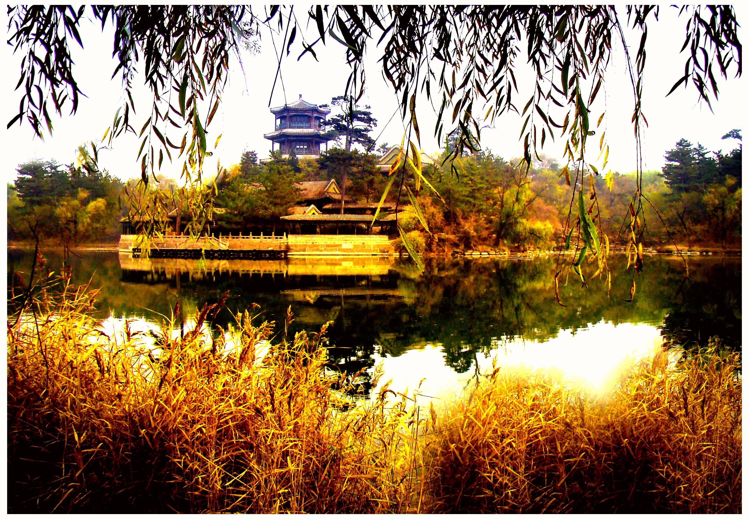 Autumn dyed royal garden Chengde Mountain Resort - iNEWS