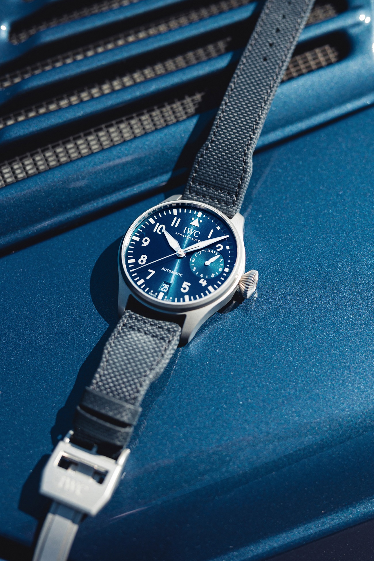 IWC launches a special edition of the large pilot's watch "IWC RACING ...