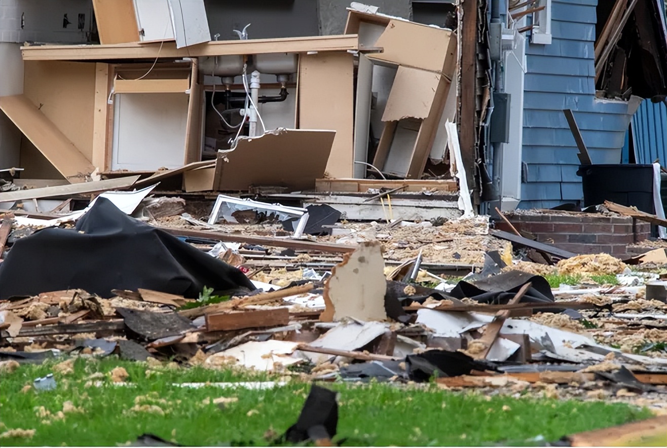 Indiana home explosion kills 3, damages dozens - iNEWS