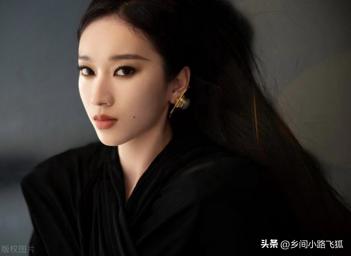 Liu Lingzi Saint Laurent Saint Laurent event modeling photo - iNEWS