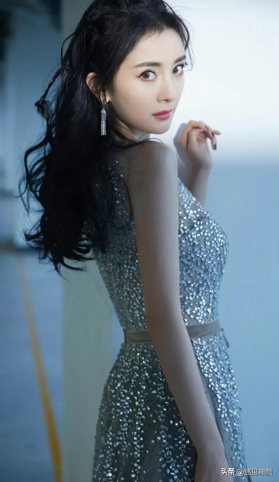 Do you like Yang Mi's S-shaped figure? - iMedia