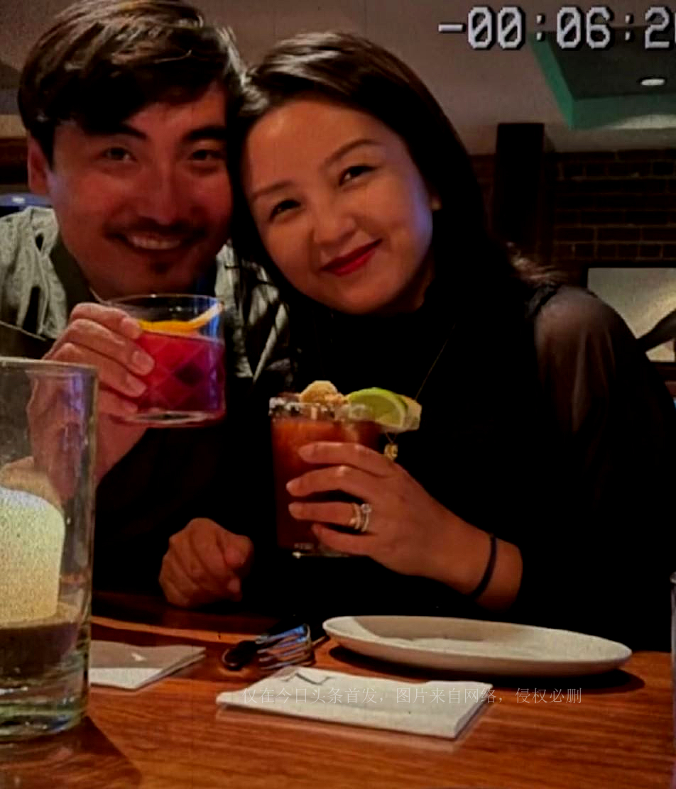 He Jie's family of five is rarely in the same frame. Diao Lei holds his ...