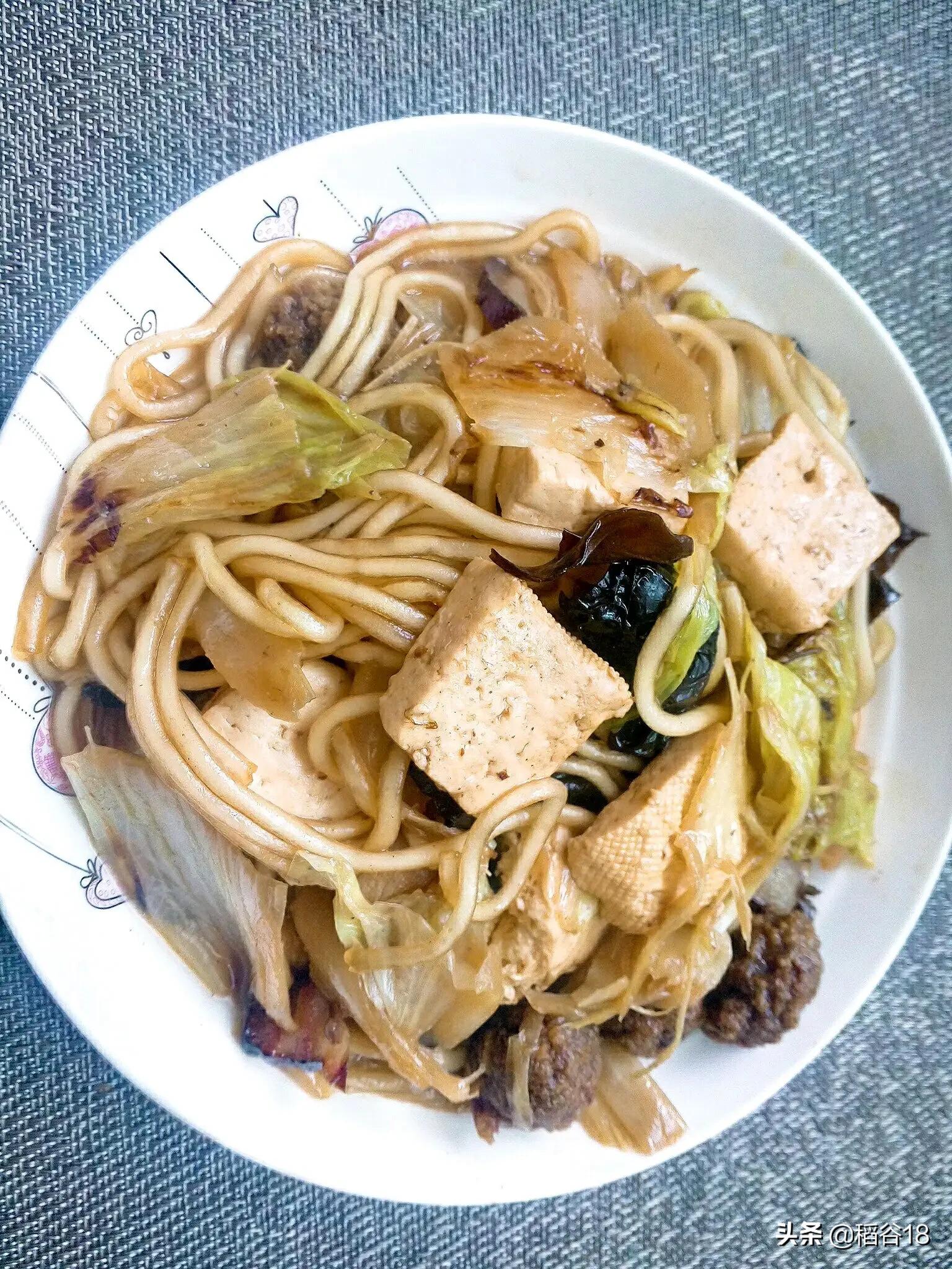 Hohhot Braised Noodles with Braised Vegetables - iNEWS