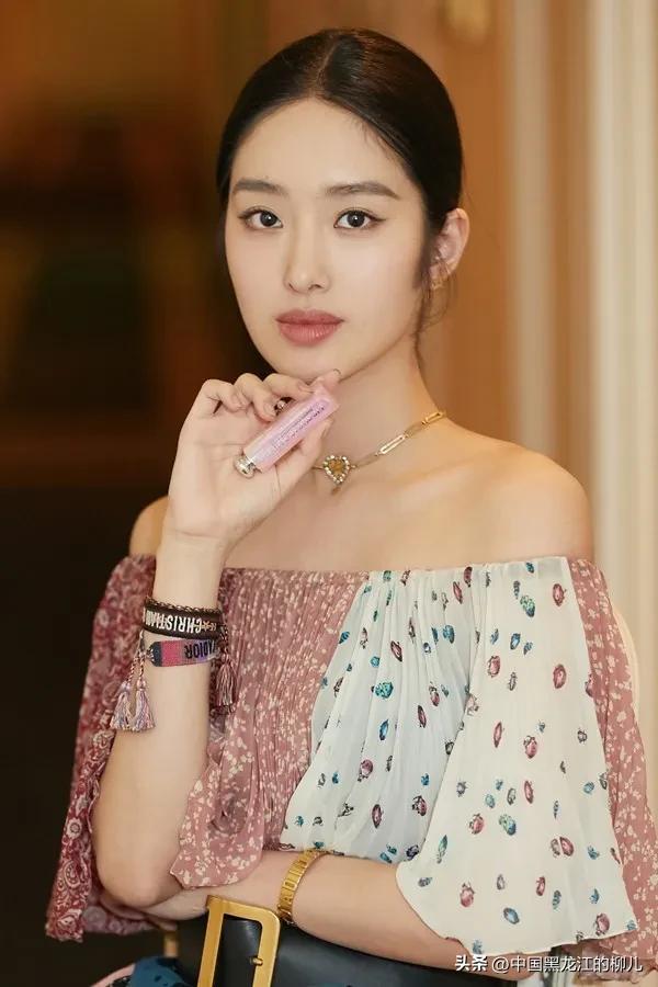 Movie star Yang Caiyu - beautiful photo - iNEWS