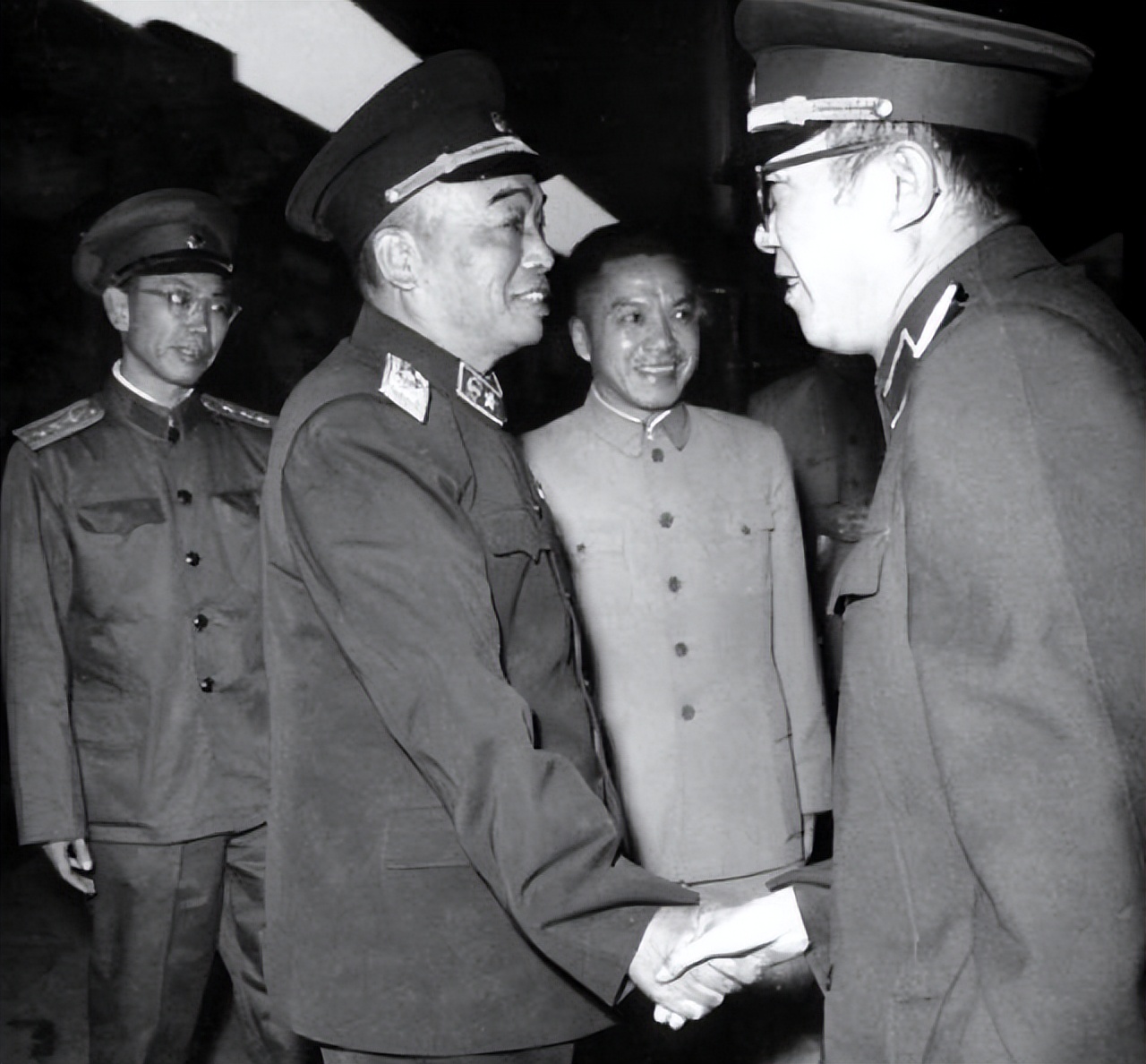 In 1959, Zhong Wei, who was expelled from his post because he stood up ...