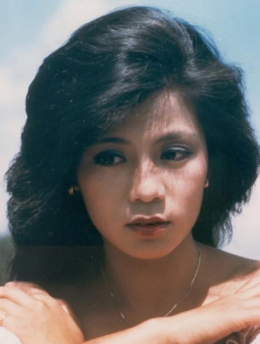 Forever "Huang Rong"!Weng Meiling's dress 40 years ago can still be ...