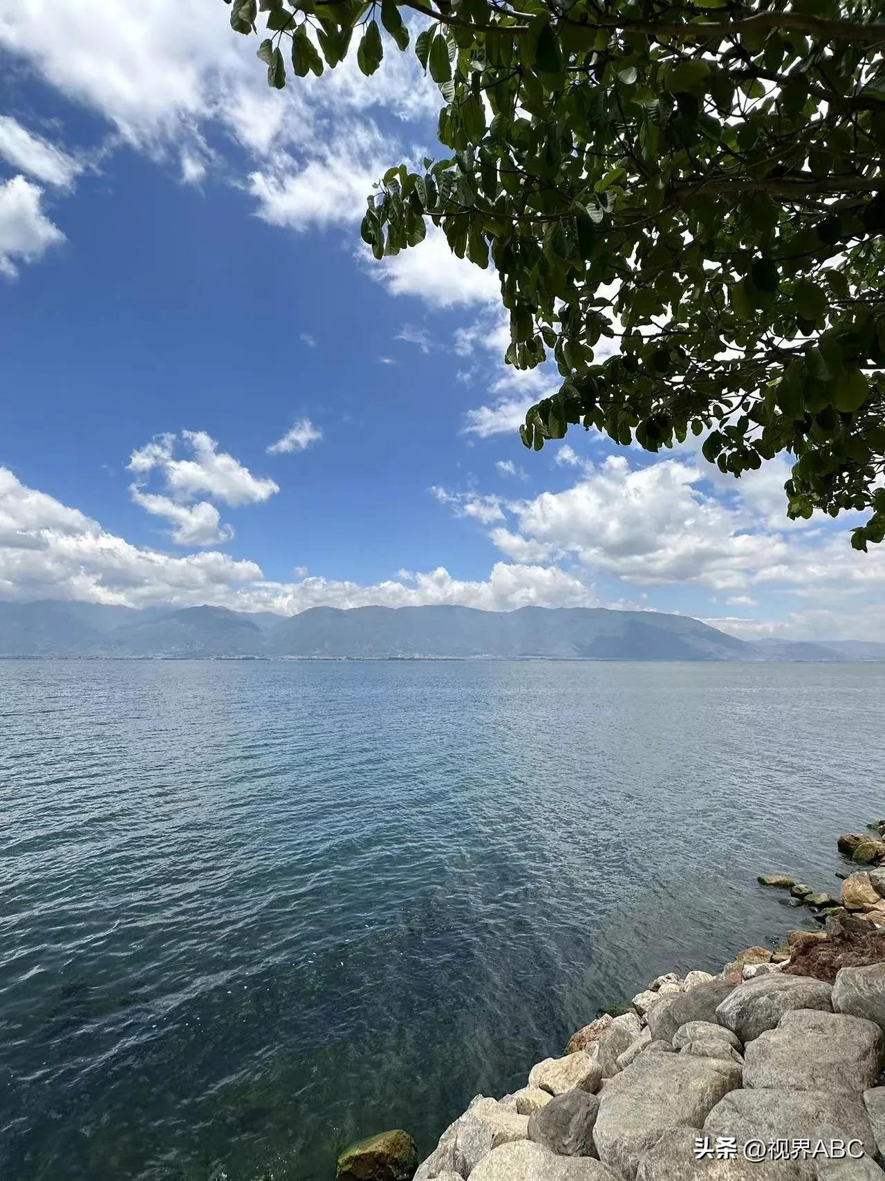 The Erhai Lake between Flowing Heaven and Earth - iMedia