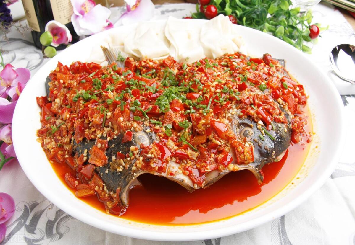 The classic dish of fish head with chopped pepper! Hot and spicy ...