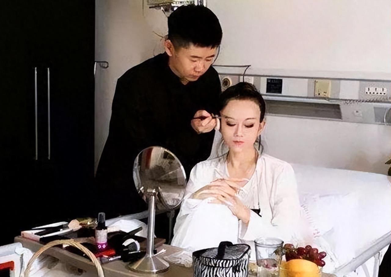 The male assistant takes care of daily life. Why does 61-year-old Yang ...