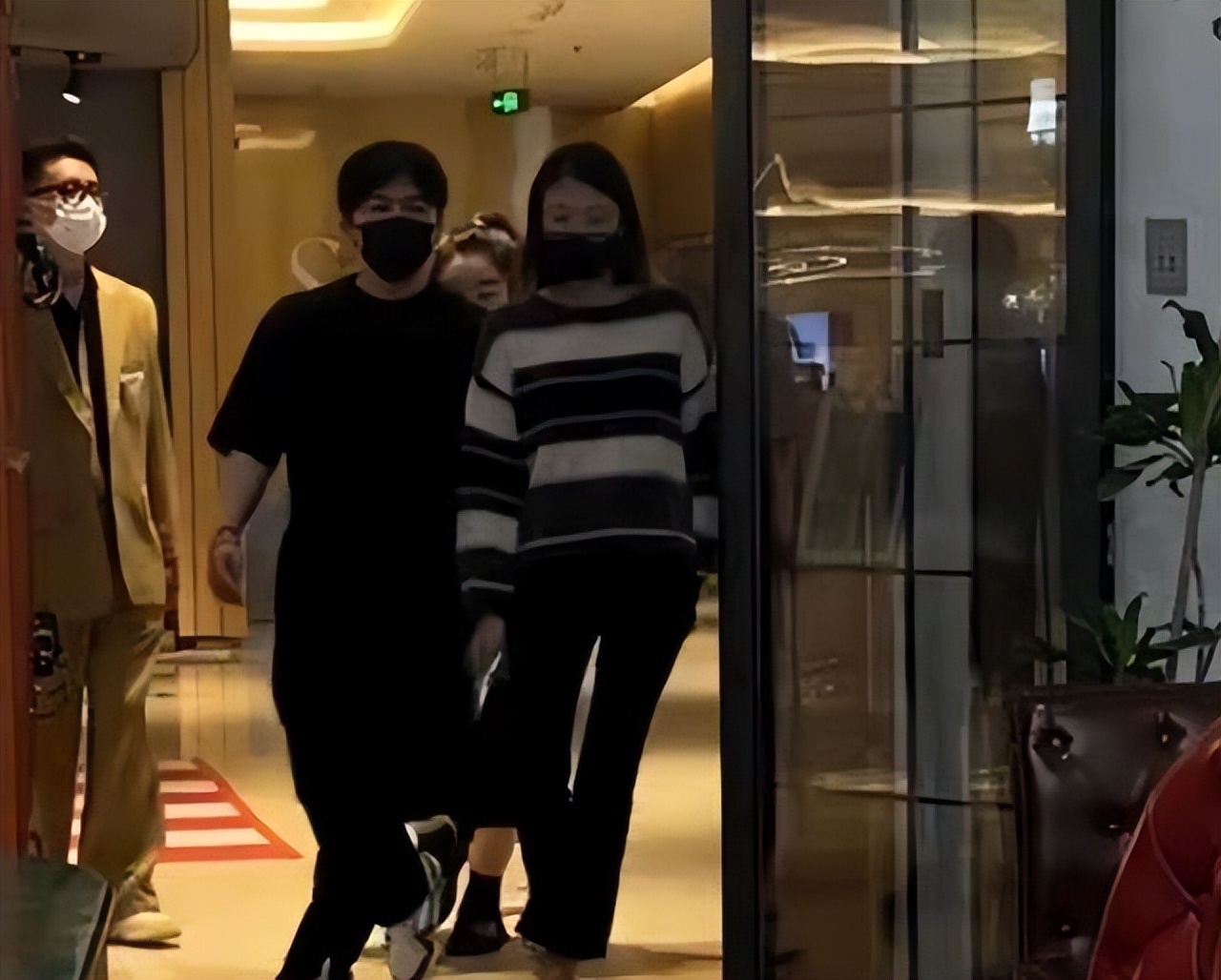 Su Youpeng appeared in Changsha for a haircut, the store manager received it in person, and the ...