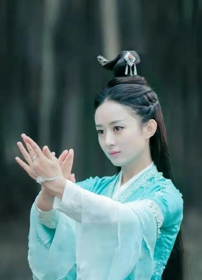 Tsing Yi woman in costume - iNEWS