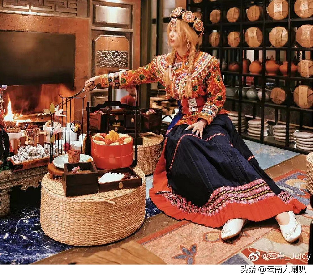 Yue Minghui and Zuo Zhuo visited Lijiang together?Man: There are some ...