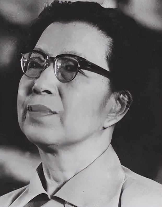 Jiang Qing used more than 10 names in his life, and changed his name to ...