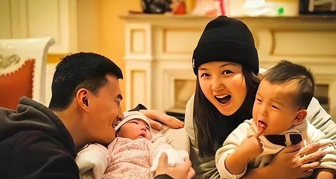 Six years after the divorce, looking back at the situation of He Jie and He Ziming, the gap ...