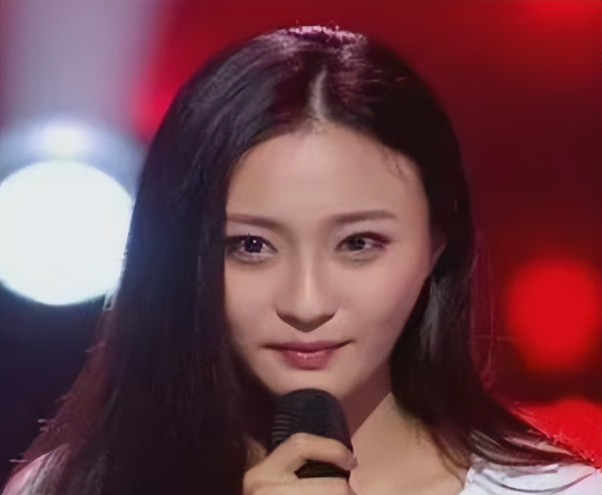 Does anyone remember Chen Bing in "The Voice"? The big melon is exposed ...