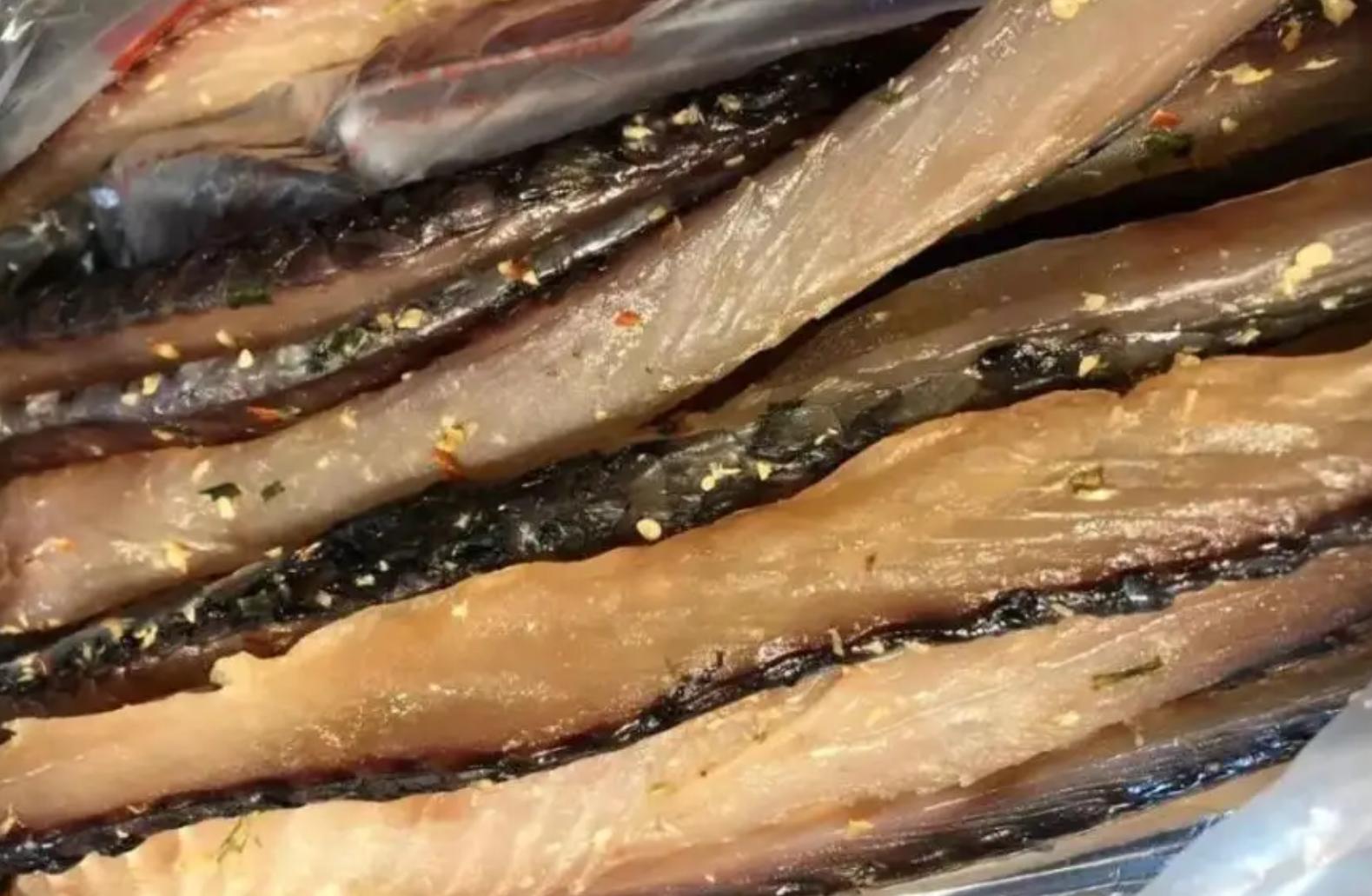 When marinating fish, do not put salt directly, teach you the correct ...