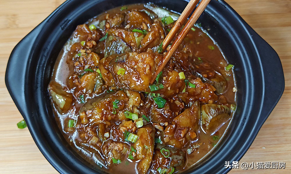 Braised eggplant in this way has a sweet and sour taste, not greasy at ...