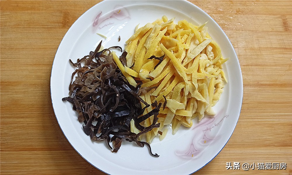 Share the delicious recipes of fried pork with winter bamboo shoots - iNEWS