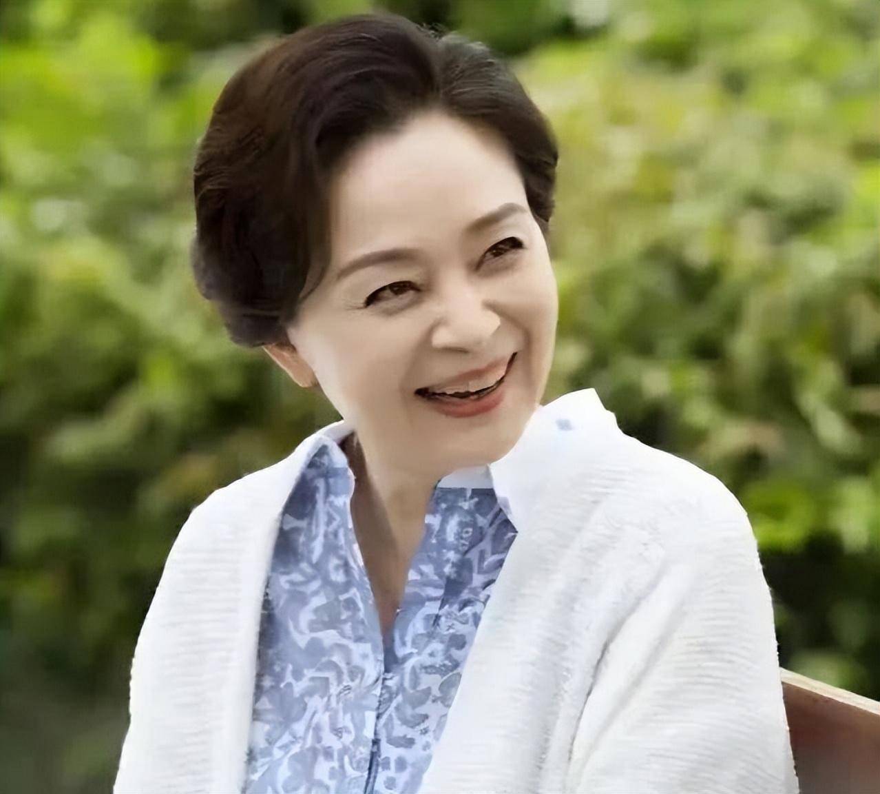 The famous actress Liu Lili has a happy family, but she still has to ...