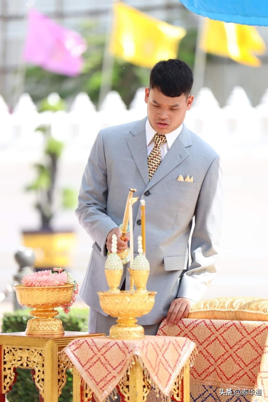 After 4 months! Thailand's Prince Tibangkorn Appears to Pay Prayer to ...