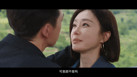 "The Shining She" was broadcast, and Qin Lan and Wang Yang's passionate kiss sparked heated ...