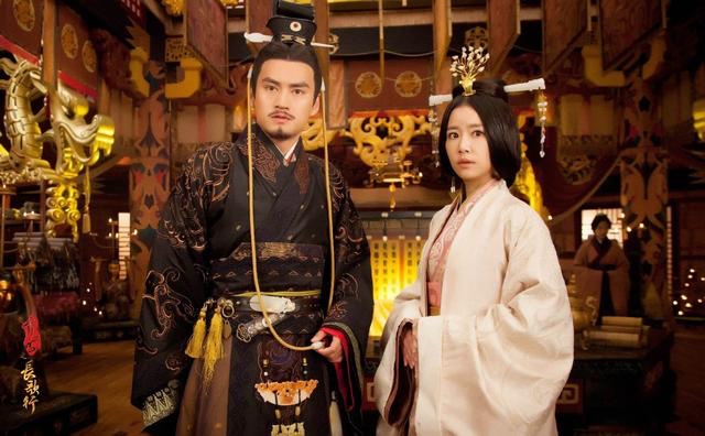 Emperor Guangwu, Liu Xiu, rises up with difficulty, integrates ...