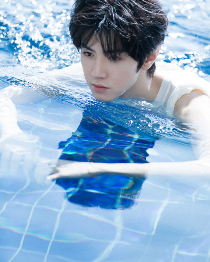 Chen Zheyuan's swimming pool photo! Summer is coming, what to see ...
