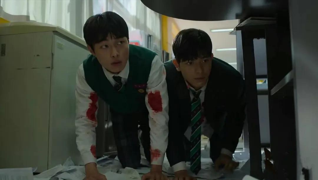 Netflix has another thriller!Although there are only 12 episodes ...