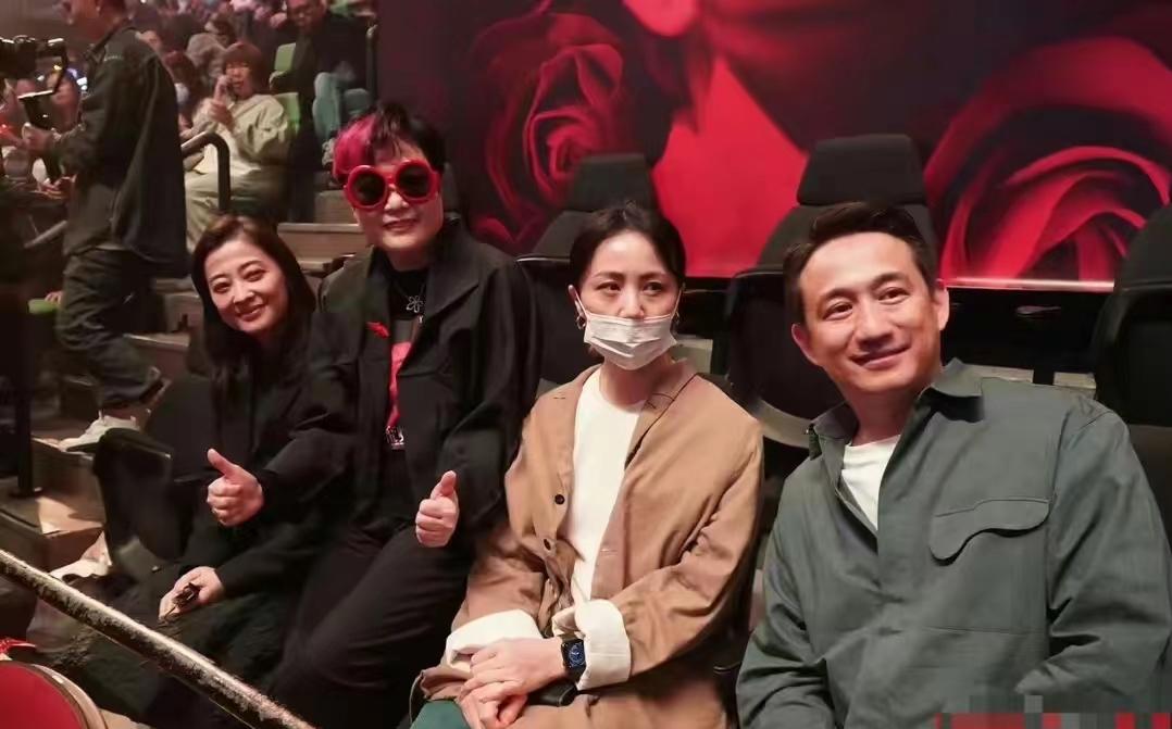 Huang Lei and Sun Li ran into each other on the streets of Hong Kong ...