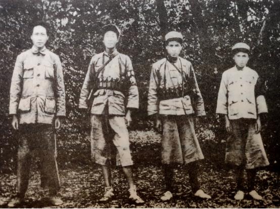 When the Red Army flew to seize the Luding Bridge, why didn't the enemy ...