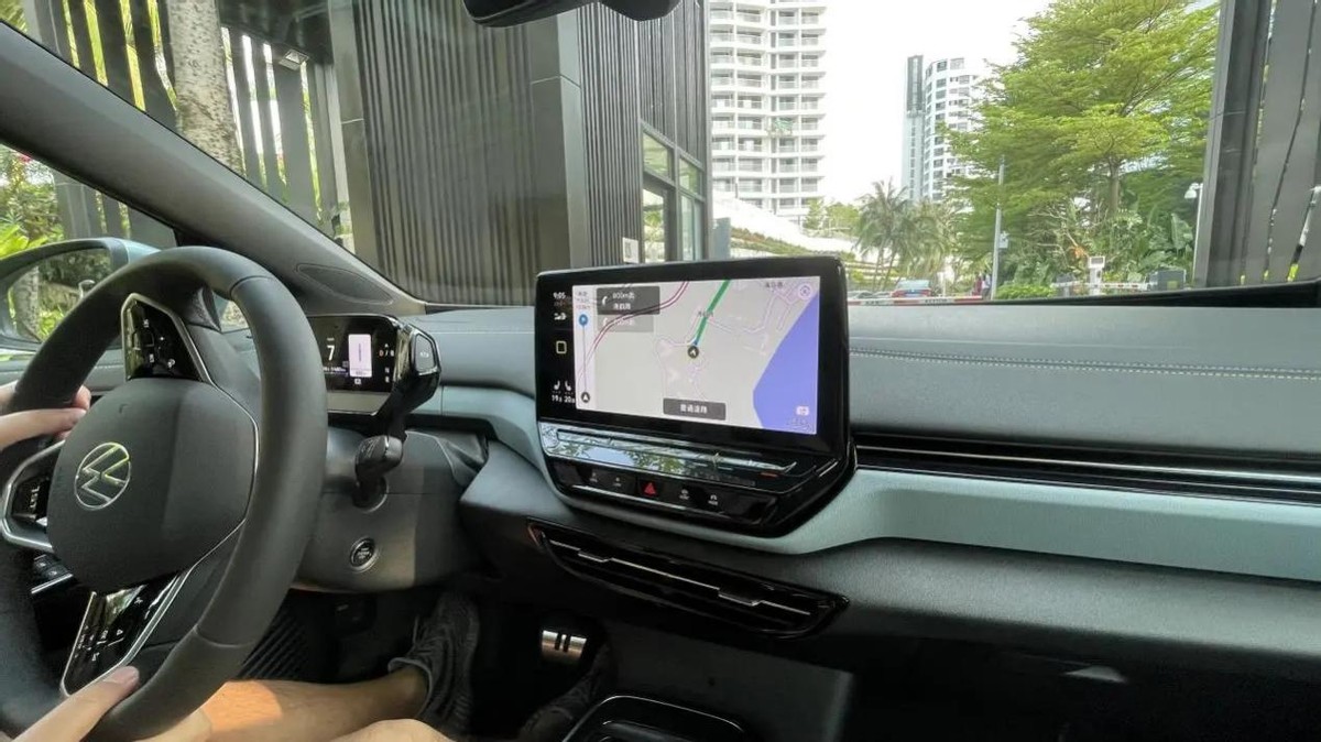 Suspension combination dual screen + AR-HUD, id4x is full of security ...