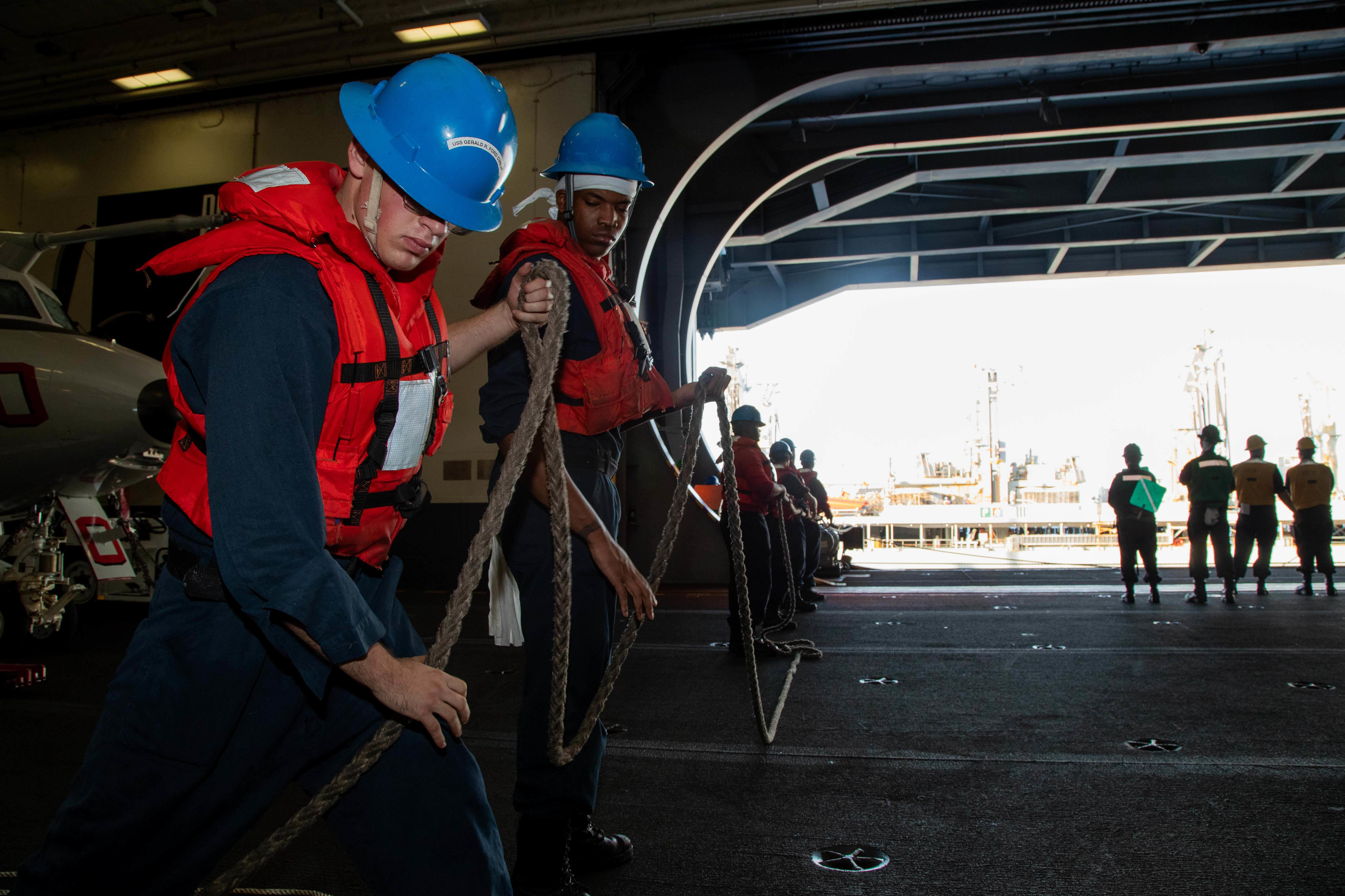 Routine maintenance on the F/A-18's M61A2 20mm gun - iNEWS