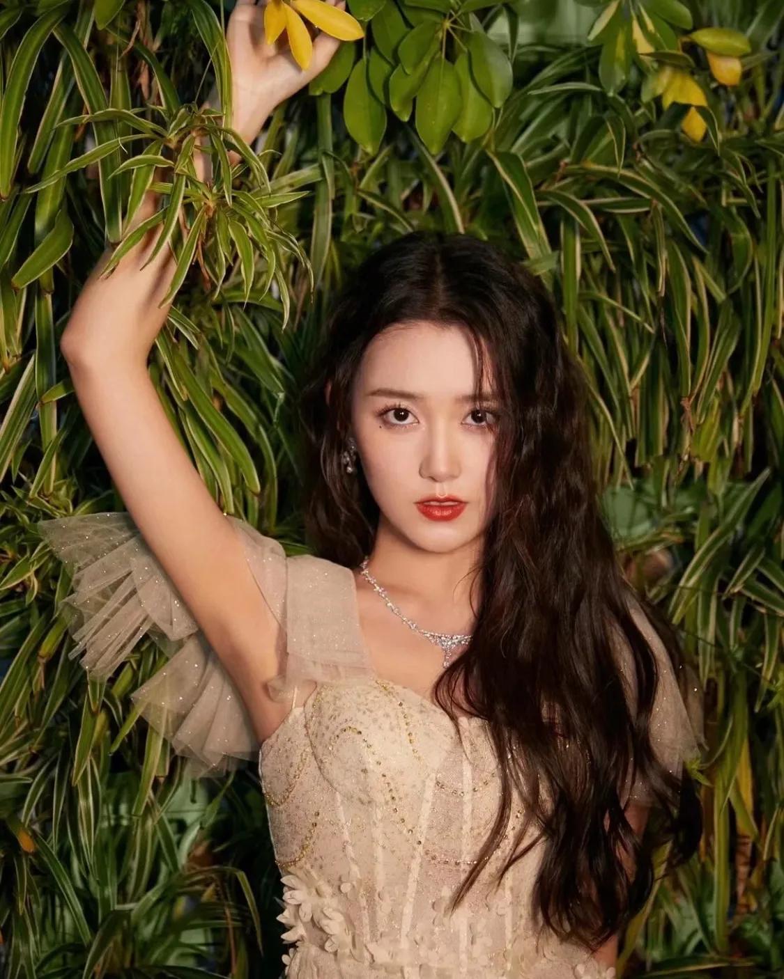 Gossip Fan said: Wang Churan, Yang Zi, Shen Mengchen, Jiang Yiyi, Hawick Lau, Wang Likun, Bai ...