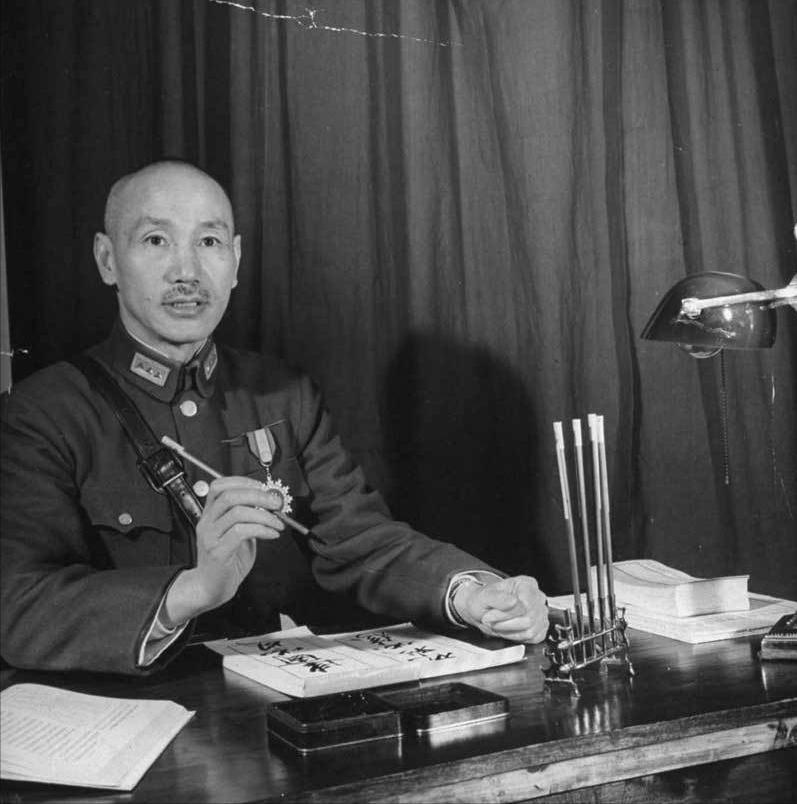 In 1949, when Chiang Kai-shek was taking a nap, the chief of guards ...