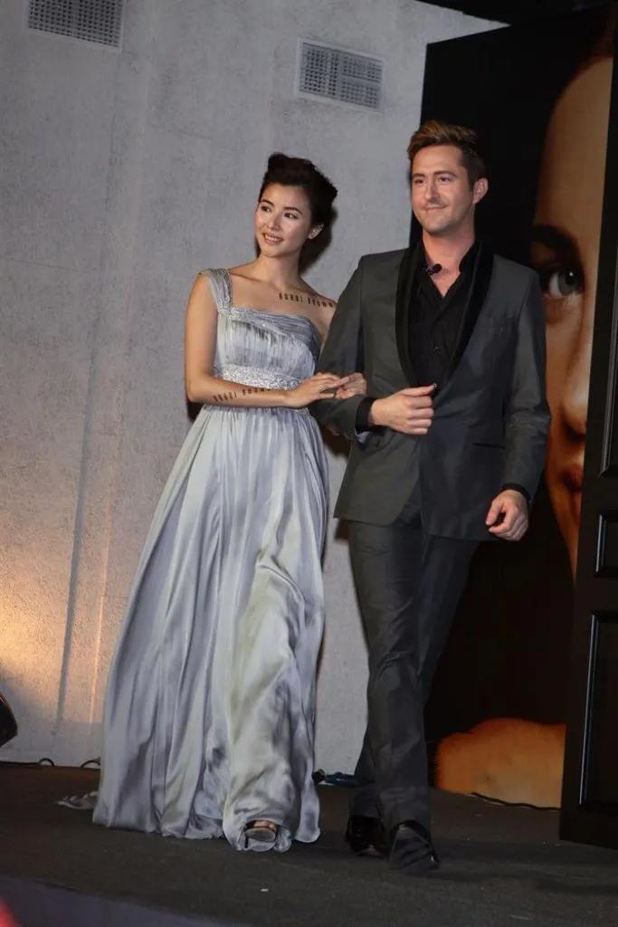 Ekin Cheng's wife, Meng Jiahui, is like a beautiful girl who is running ...