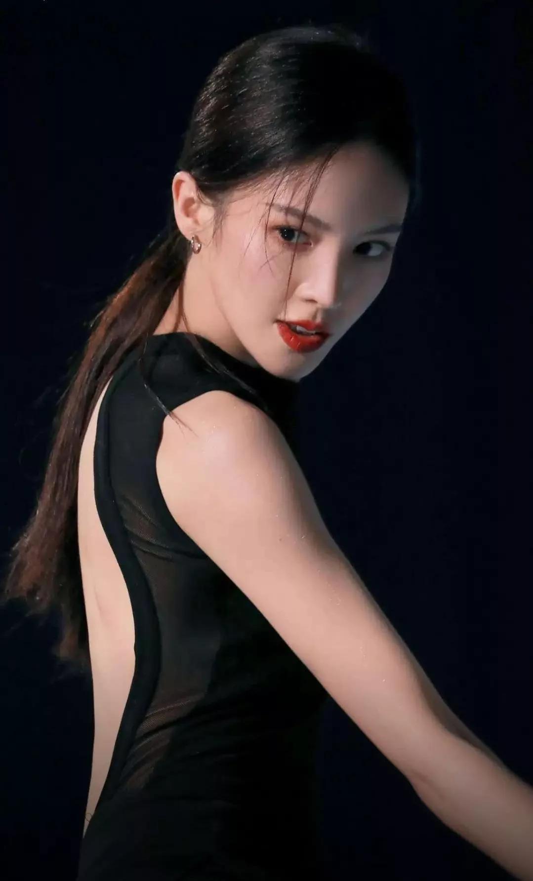 Mobile blockbuster, actress Tang Yixin, Qi Xin, Yu Shuxin and Jin Chen ...