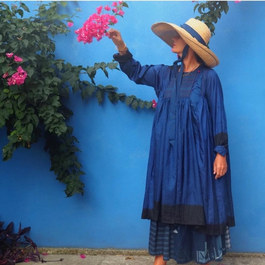 Elegance to the core: This 60+ foreign dress grandma, let me understand ...