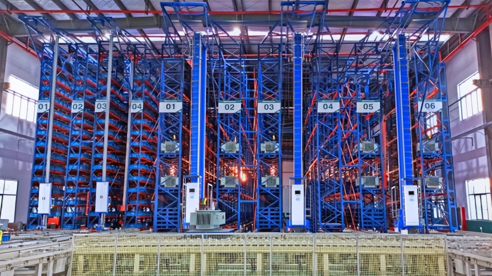 How to choose the four-way shuttle car VS stacker in the automated ...