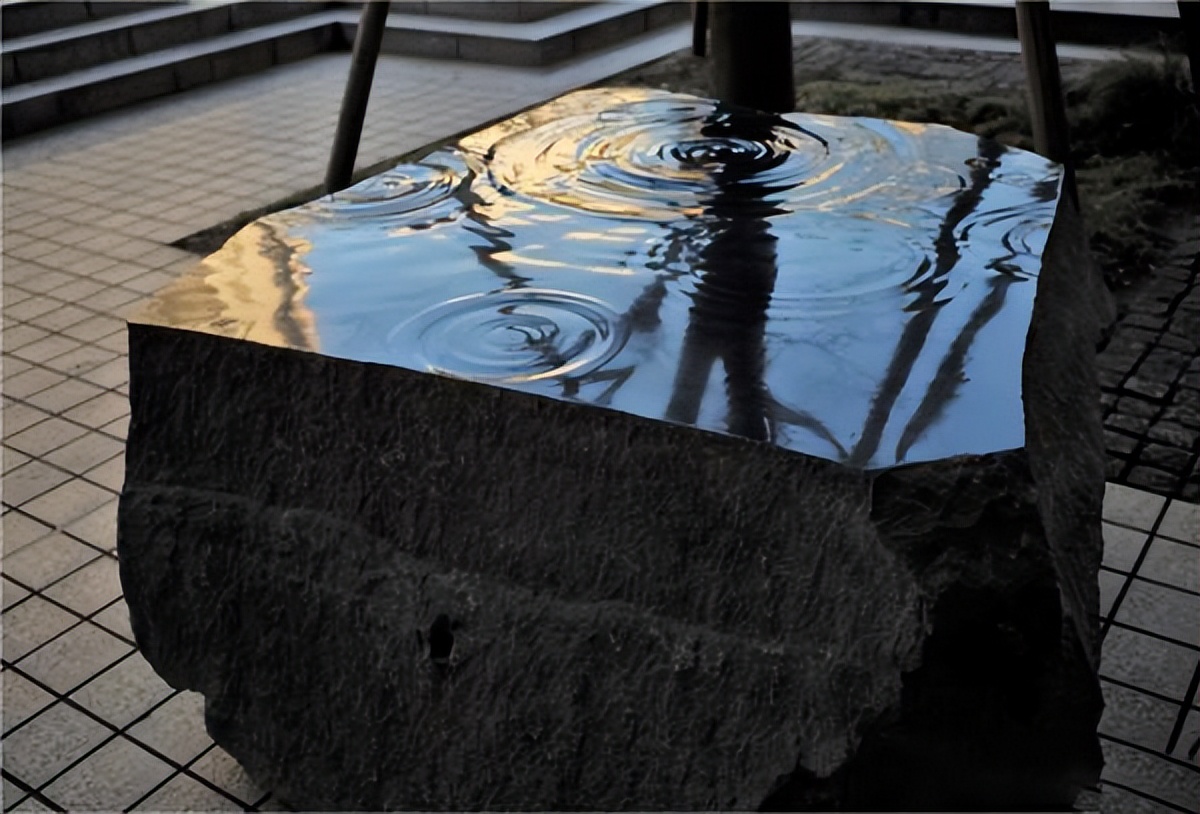 Shen Lieyi: The artist who "paints water" on stones - iNEWS