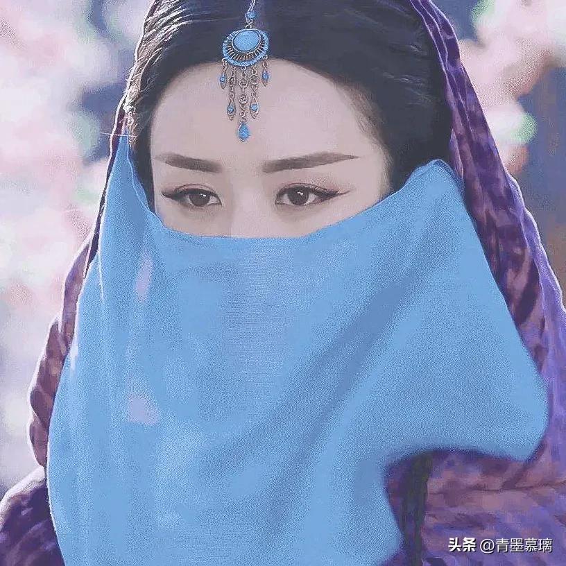 Group portraits of women in ancient costumes with veils, can you ...