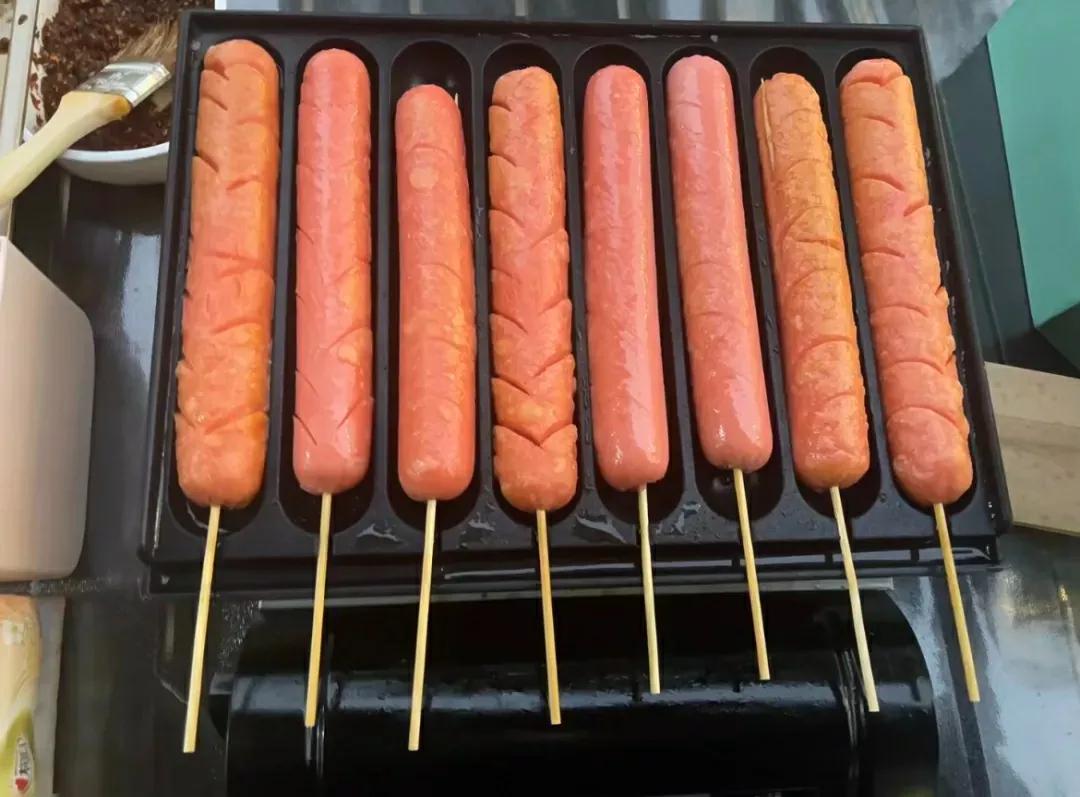 The three yuan starch sausage is really delicious! - iNEWS