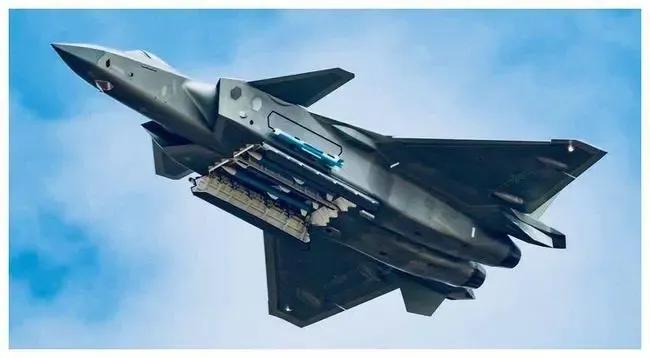 Testing of the U.S. Air Force's mysterious new AIM-260 long-range air ...